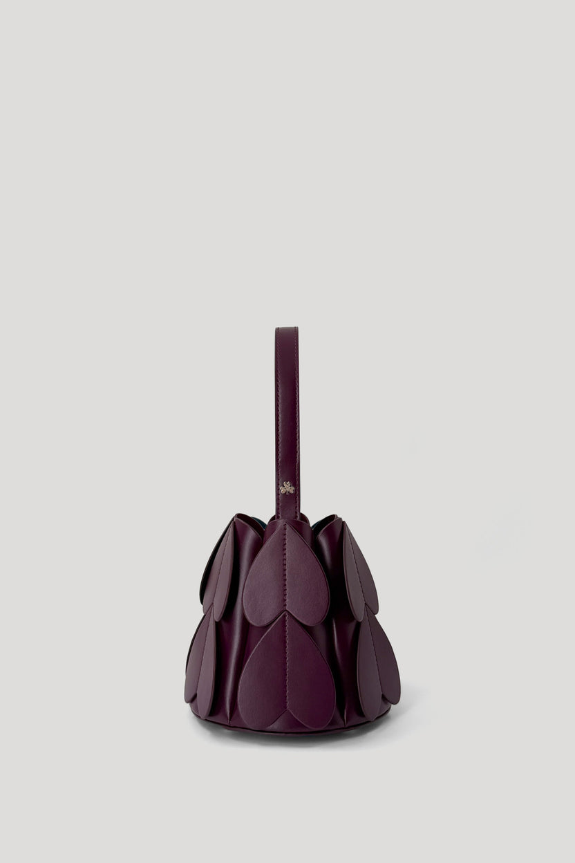 Line: Locule – PEGGY HARTANTO